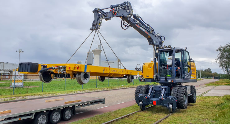 Rail Road Excavators - Reliable low maintenance - AMT Group