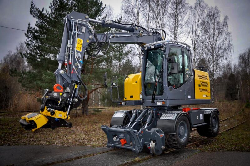 Rail Road excavators - AMT Group